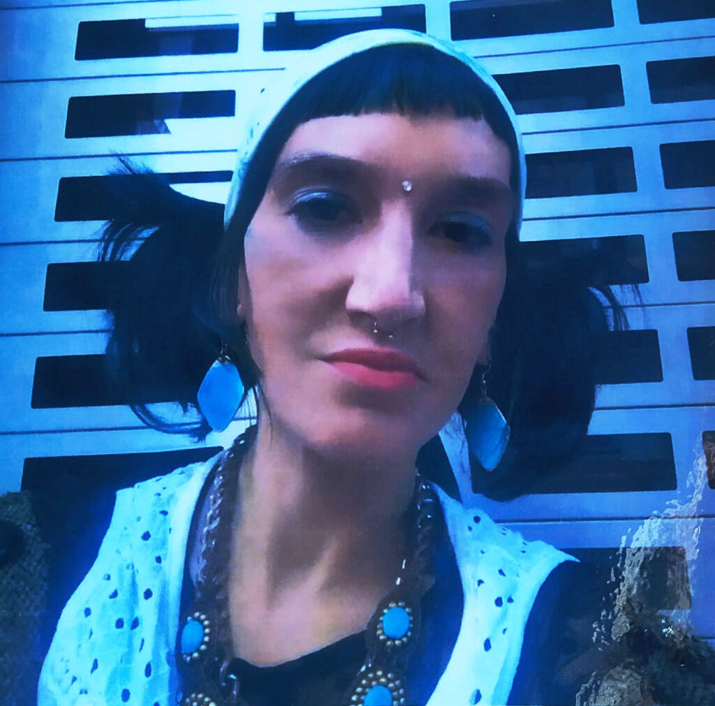 IRUNE LA POETA DE LAS ESTRELLAS – todosloscementerios